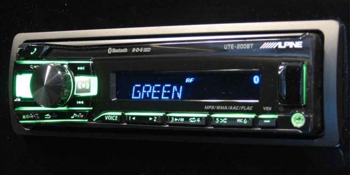 Les raisons de choisir l'autoradio alpine ute 200bt